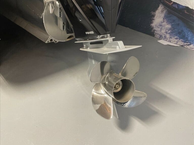 What's The Difference Between a 3-Blade and 4-Blade Propeller? - Town ...